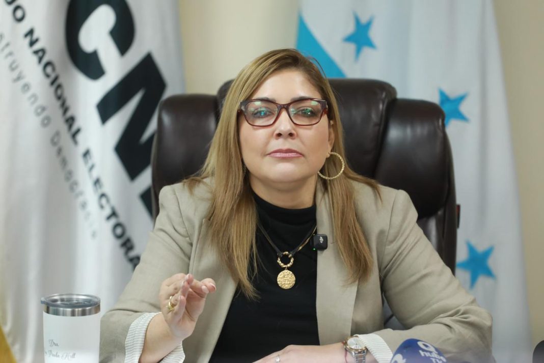 Ana Paola Hall advierte al Jefe de las FFAA de emitir declaraciones ...